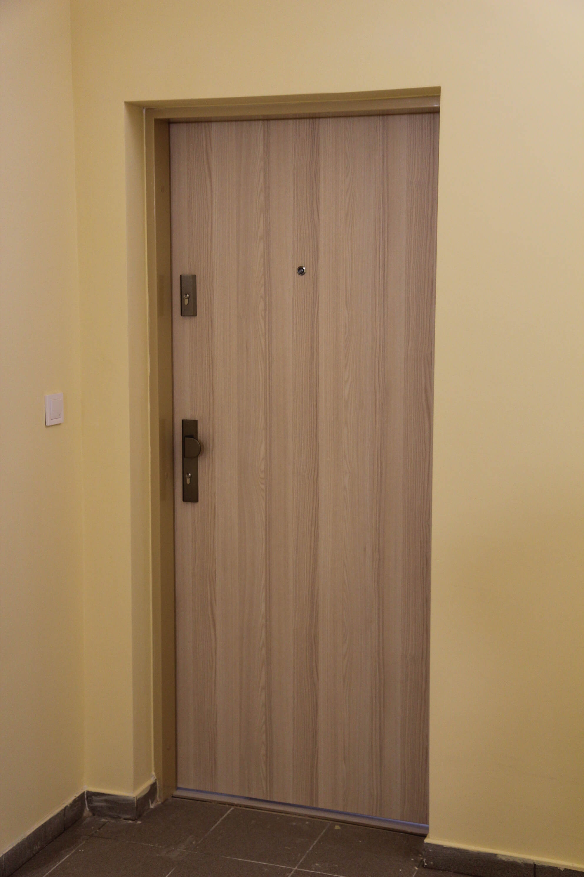 VCHODOVÉ DVERE DO BYTU - AGÁT&OPÁL | baudom.sk